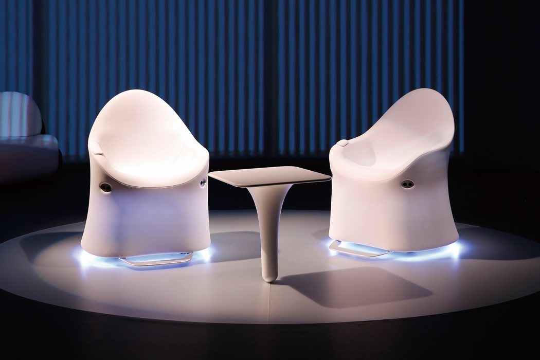 Kitsch Mobile Chair for the Lazy and the Needy - Yanko Design