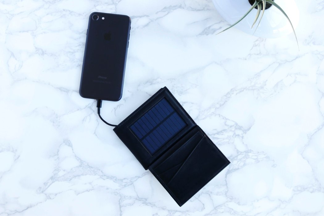 Wallet That Stores Money and Energy! - Yanko Design