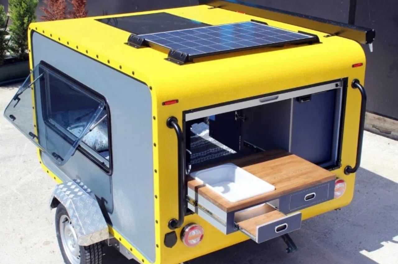 This Mini caravan Is Designed For A Convenient 3 People Camping Trip