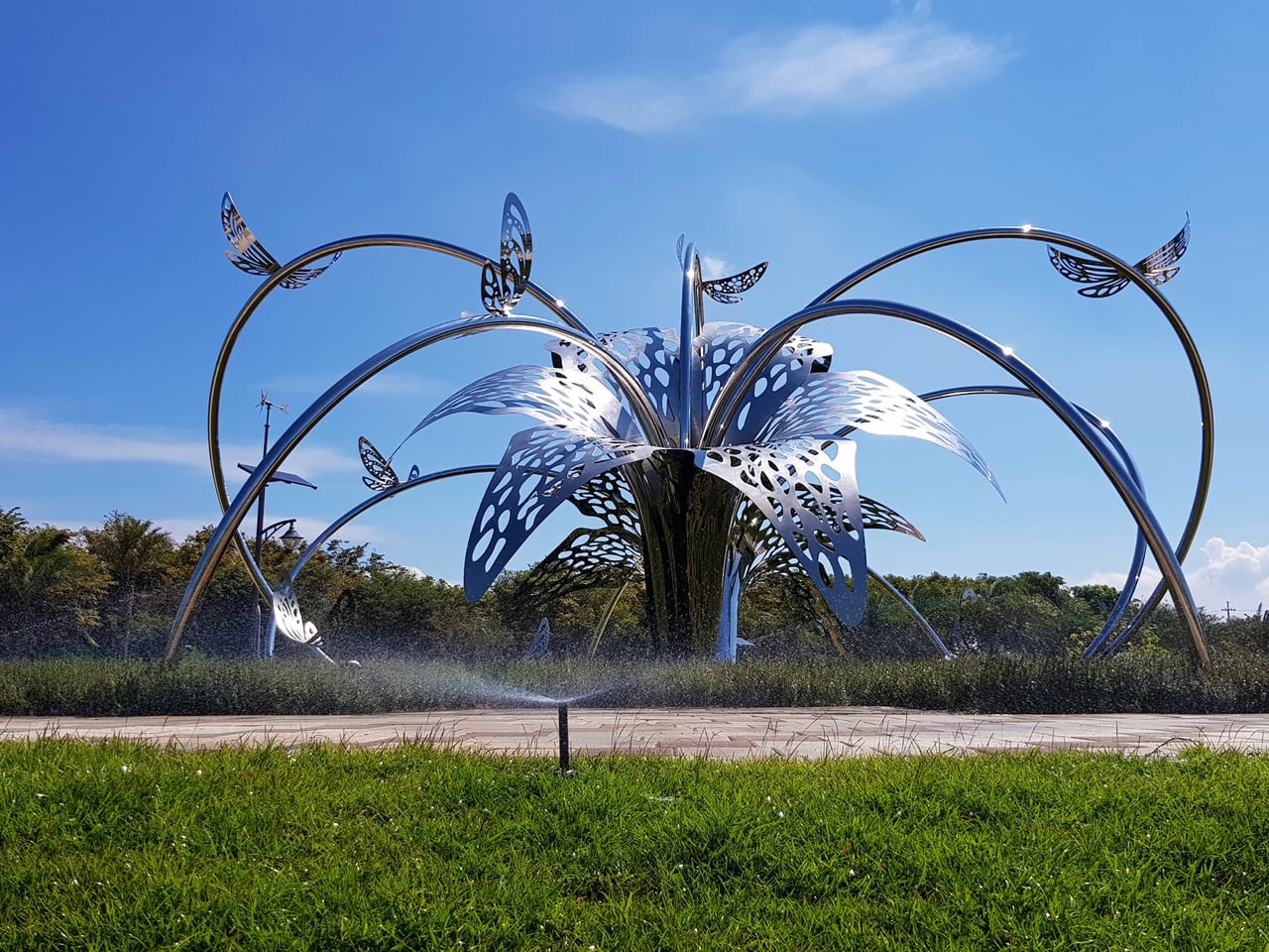 5 Interactive Public Art Installations That Make You Part of the Design ...